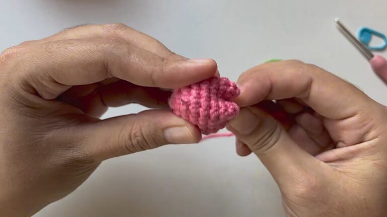 Crochet Mini Flower Bouquet Keychain Pattern - Yarn Items
