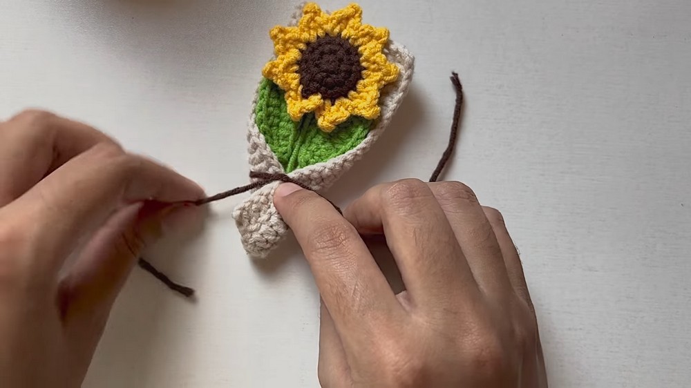 Crochet Mini Flower Bouquet Keychain Pattern - Yarn Items